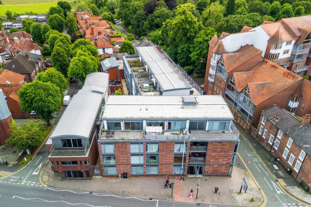 Dee Lane, Chester CH3 2 bed duplex - £195,000