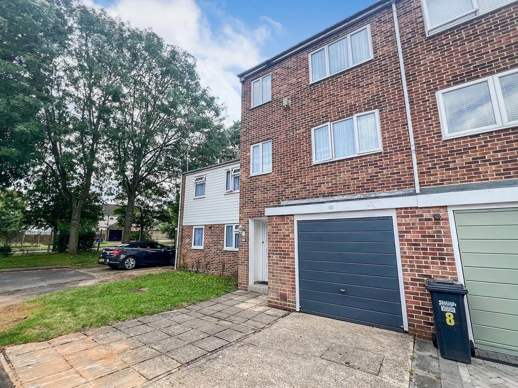 Tennyson Way, Slough SL2 3 bed townhouse - £400,000