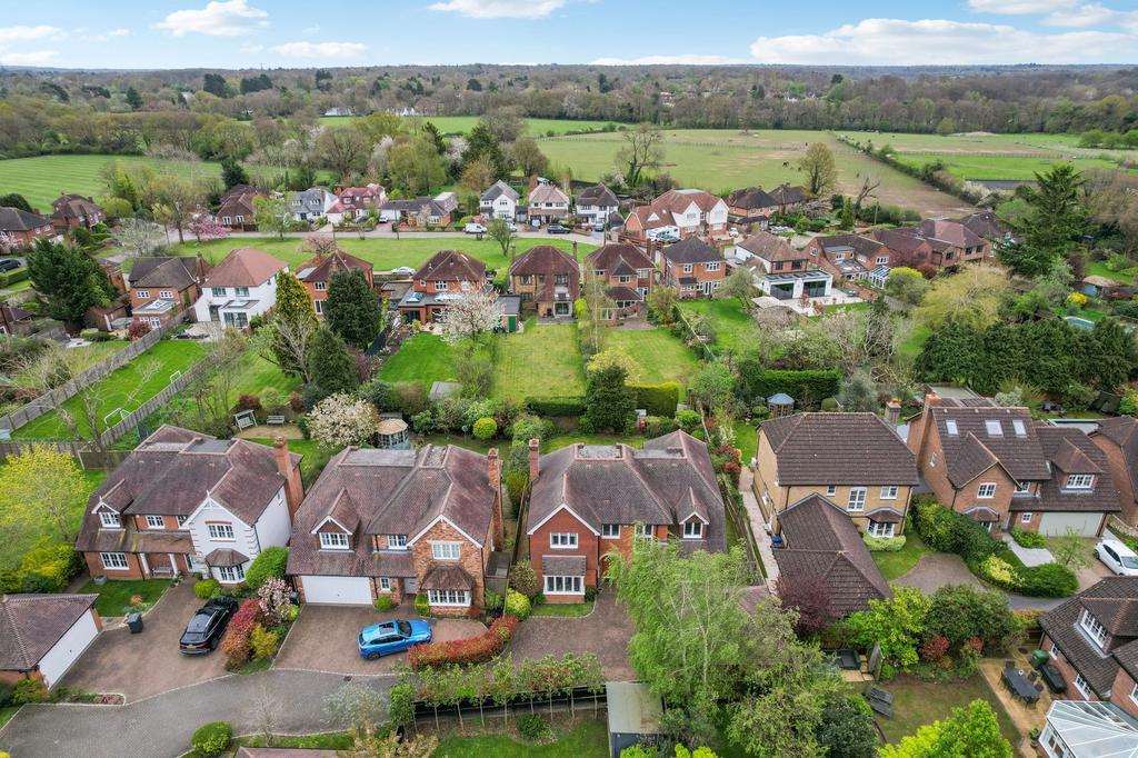 Worley Place, Beaconsfield HP9 5 bed detached house - £1,485,000