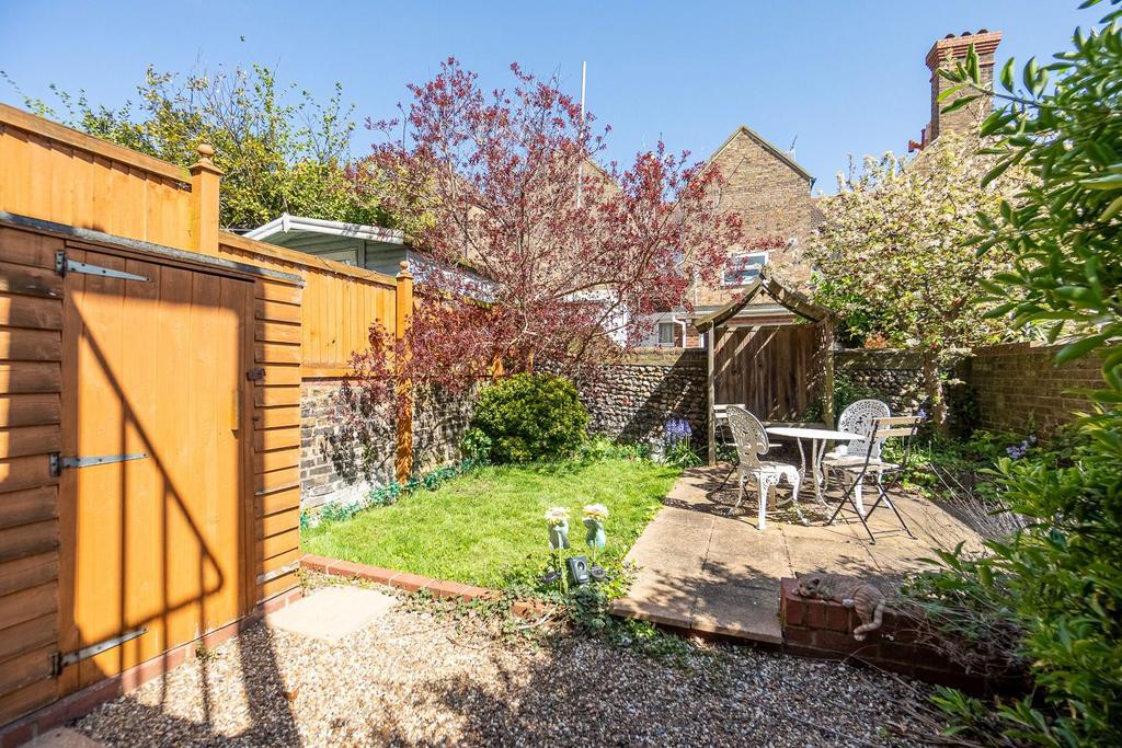 Albert Road, Ramsgate CT11 1 bed ground floor flat - £195,000