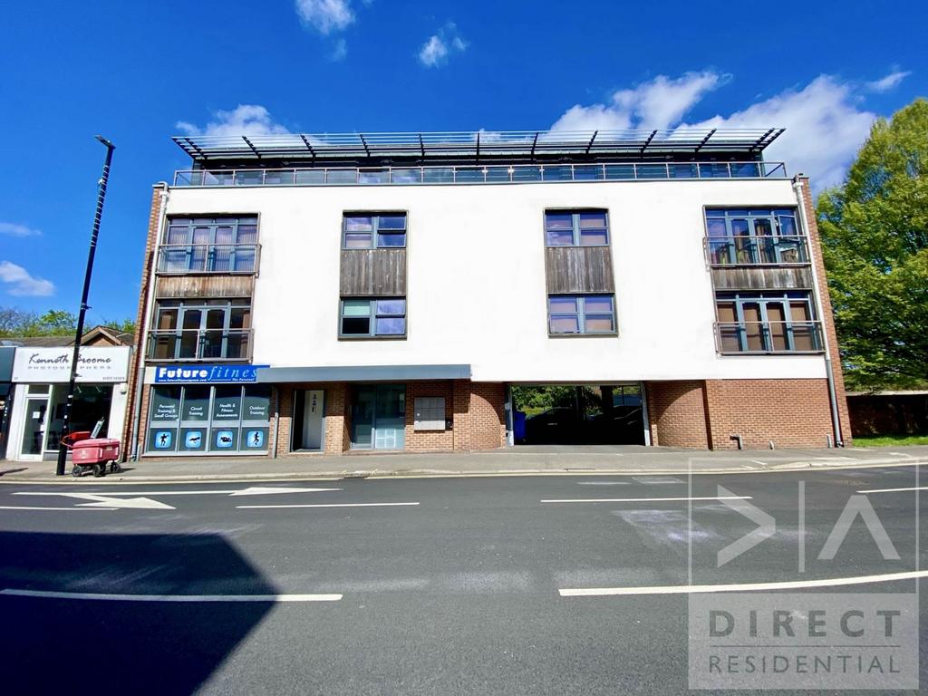 Upper High Street, Epsom KT17 2 bed apartment - £1,600 pcm (£369 pw)