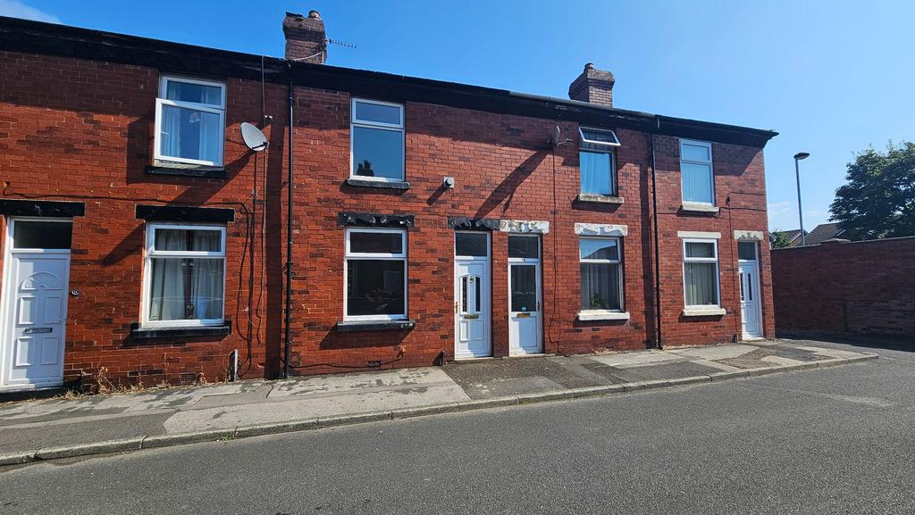 Chorley, Chorley PR7 2 bed terraced house - £750 pcm (£173 pw)