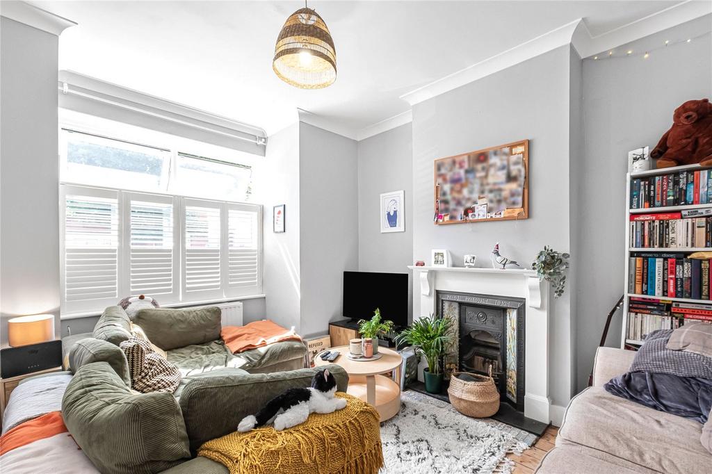 Kettering Street, Furzedown, SW16 2 bed flat - £475,000