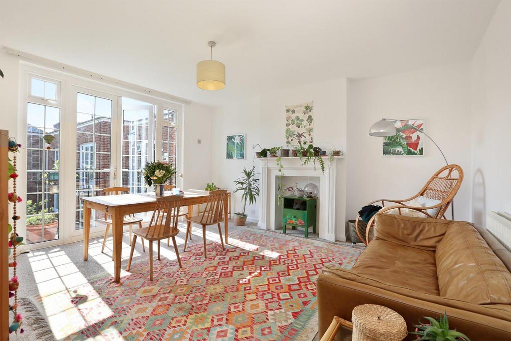 Grove Lane, London, SE5 2 bed maisonette - £500,000