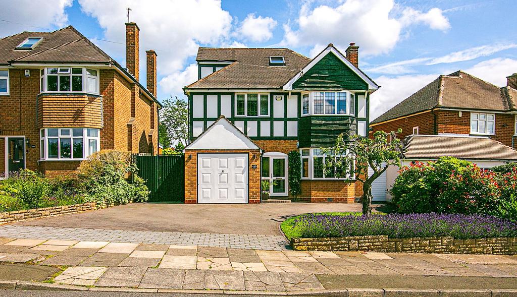 Pilkington Avenue, Sutton Coldfield B72 4 bed detached house - £695,000