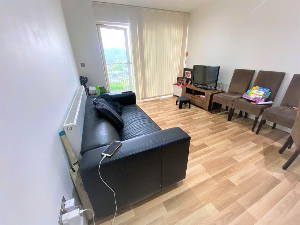 Trident Point, Pinner Road, Harrow... 1 bed flat to rent - £1,500 pcm ...