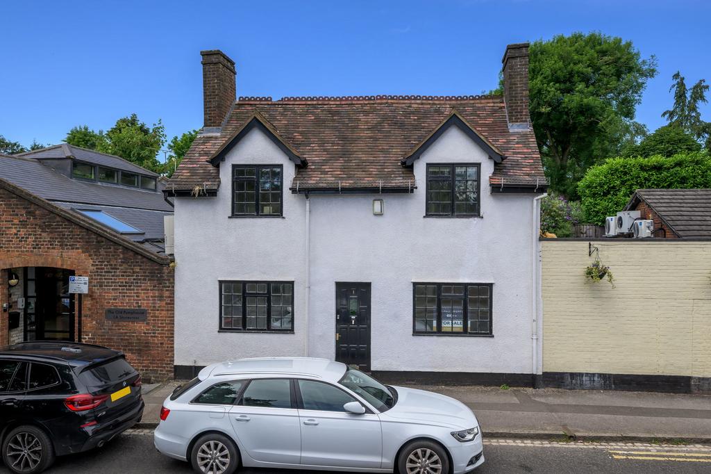 Stonecross, St. Albans AL1 3 bed terraced house - £600,000
