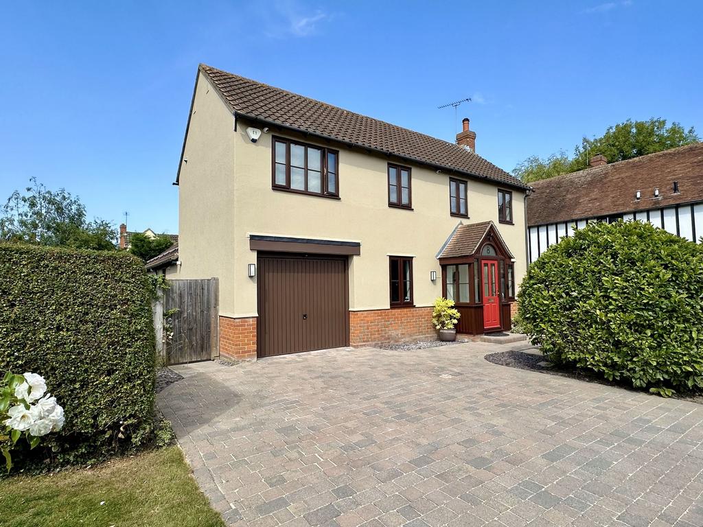 Kimberley Drive, Basildon SS15 3 bed detached house - £600,000