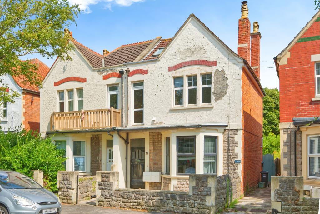 Weston-super-Mare BS23 2 bed maisonette - £185,000