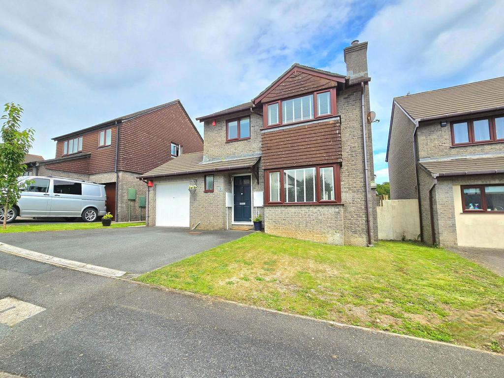 Wood Close, Saltash PL12 4 bed detached house - £425,000