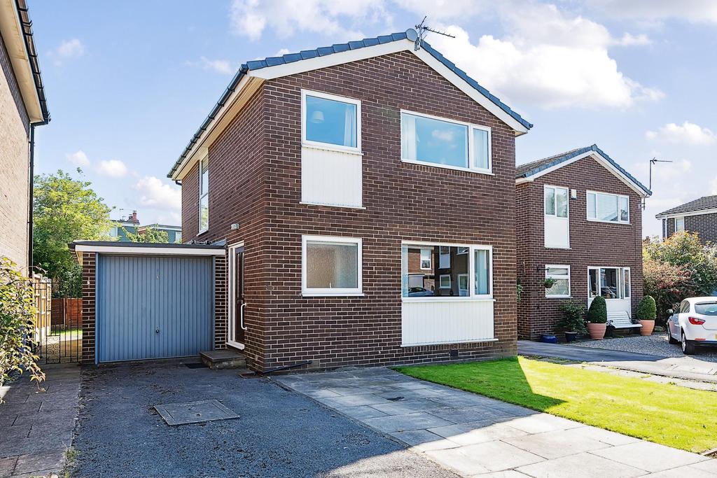 Henconner Garth, Leeds LS7 3 bed detached house - £375,000