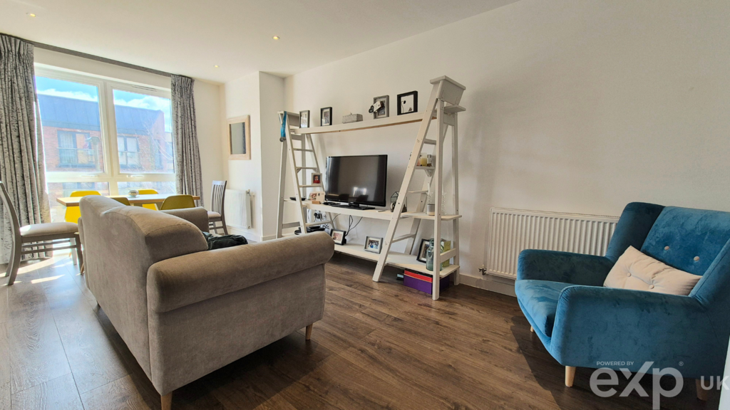 Lacey Drive, London HA8 1 bed flat - £112,000