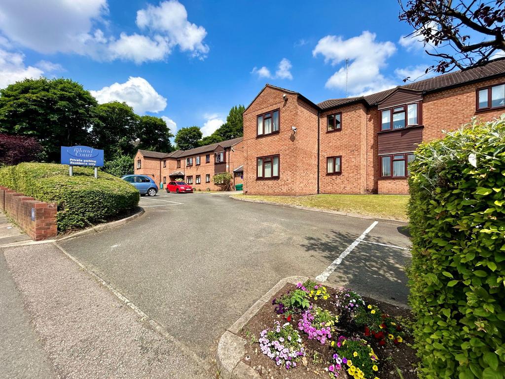 Penns Lane, Sutton Coldfield B72 2 bed flat - £100,000