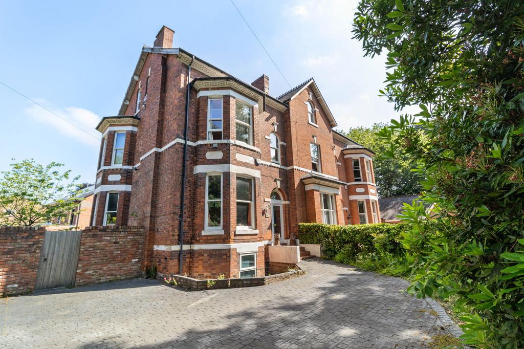 Charlton Drive, Sale M33 6 bed semi-detached house - £995,000
