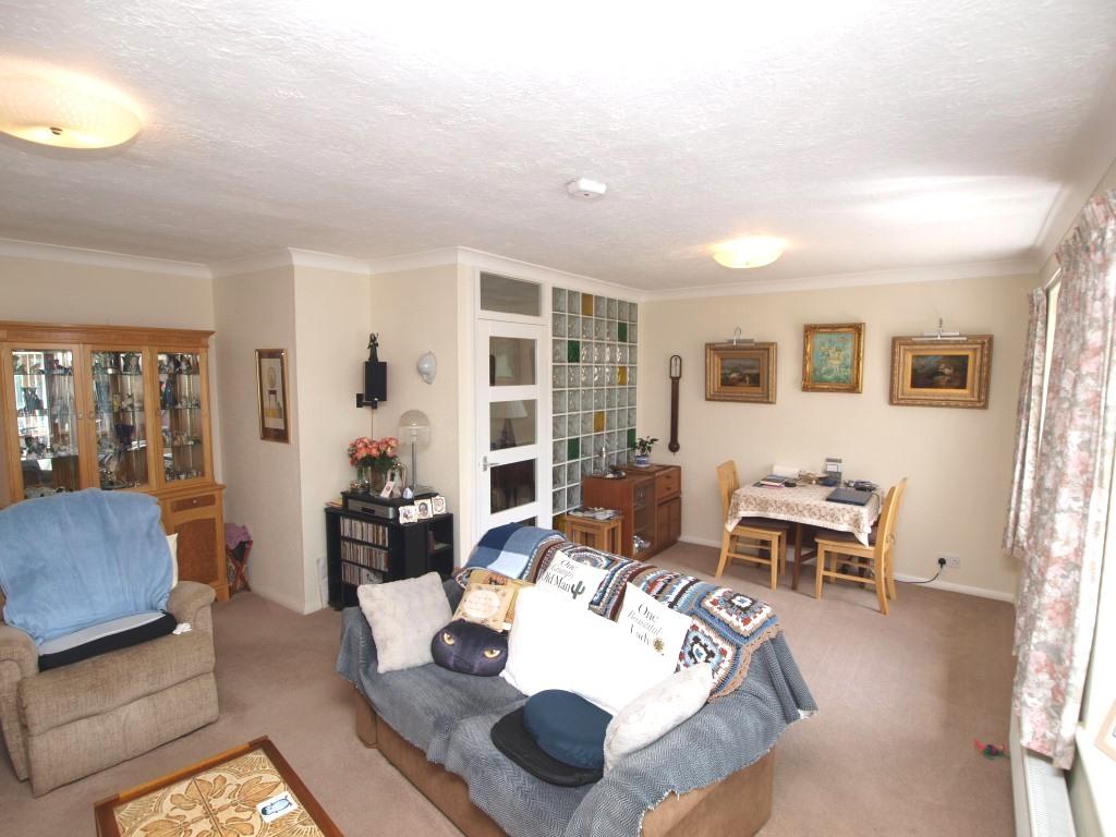 Walnut Walk, Polegate BN26 3 bed detached house for sale - £340,000