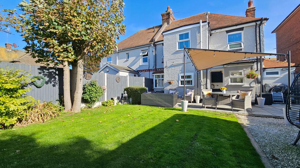 Newington Road, Ramsgate CT12 4 bed semi-detached house - £375,000