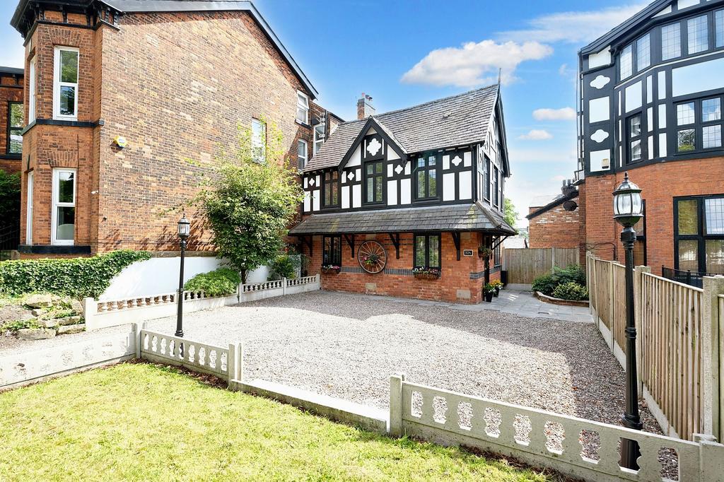 Half Edge Lane, Monton, M30 3 bed detached house - £425,000