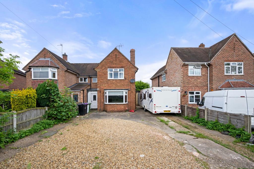New Beacon Road, Grantham NG31 3 bed semi-detached house - £240,000