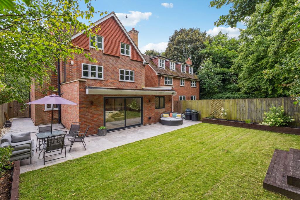 Okeford Close, Tring HP23 4 bed detached house for sale - £1,100,000
