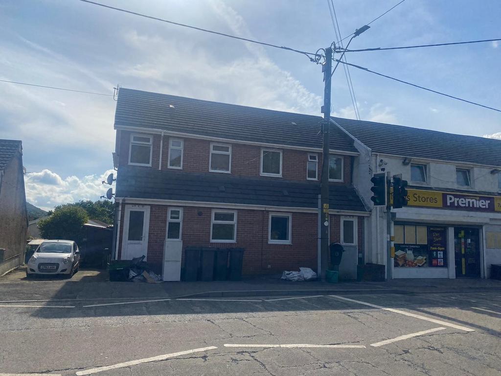 Neath Road, Rhos, Pontardawe, Neath... 2 bed flat - £525 pcm (£121 pw)