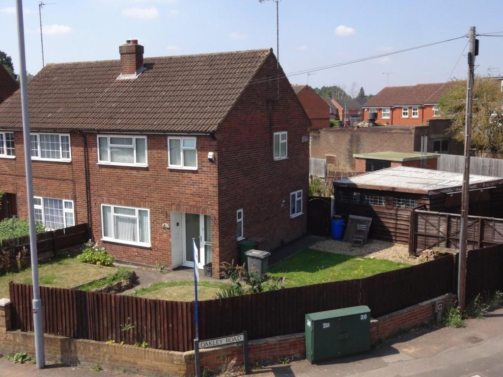 Oakley Road, Luton, Bedfordshire, LU4 3 bed semi-detached house - £365,000