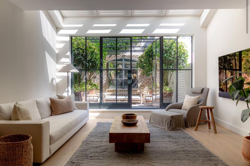 Brompton Place, SW3 3 bed apartment for sale - £4,250,000