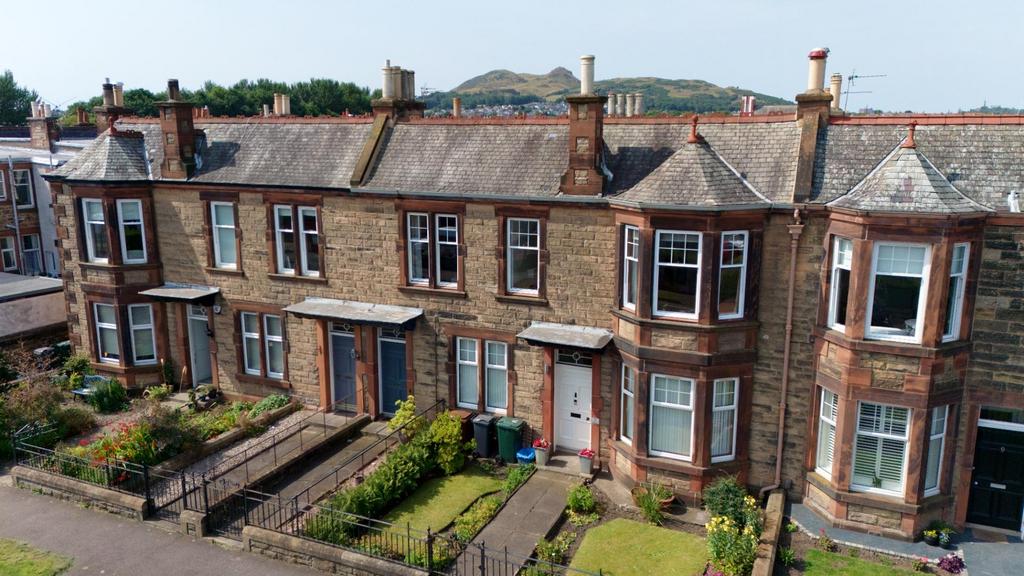 Wakefield Avenue, Craigentinny... 4 bed flat - £415,000