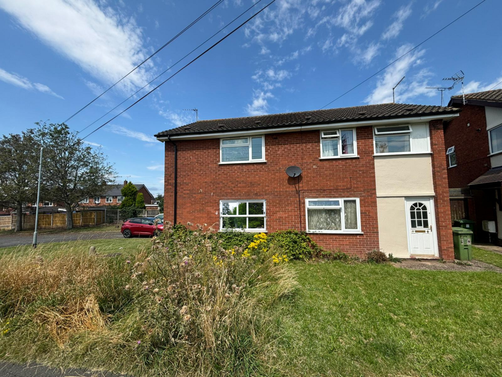 Stafford ST16 2 bed semi-detached house - £20,000