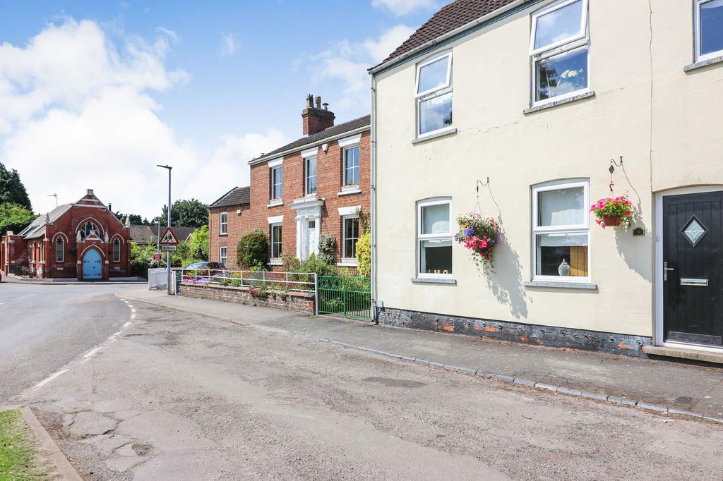 Pond Side, Ulceby DN39 3 bed semi-detached house - £230,000