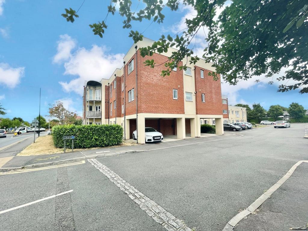 Wolf Lane, Windsor SL4 2 bed flat - £1,575 pcm (£363 pw)