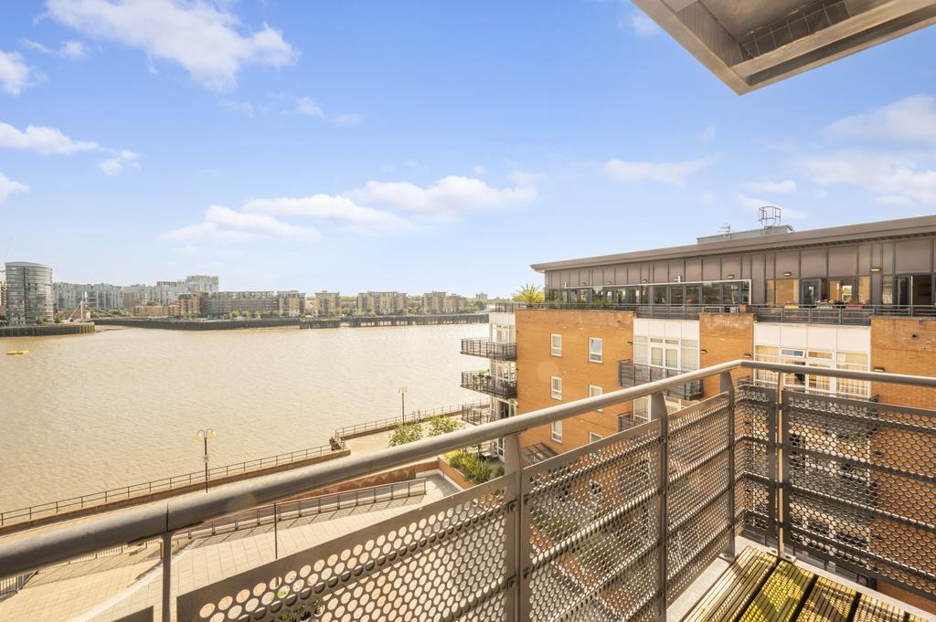 Langbourne Place, London 2 bed flat - £495,000