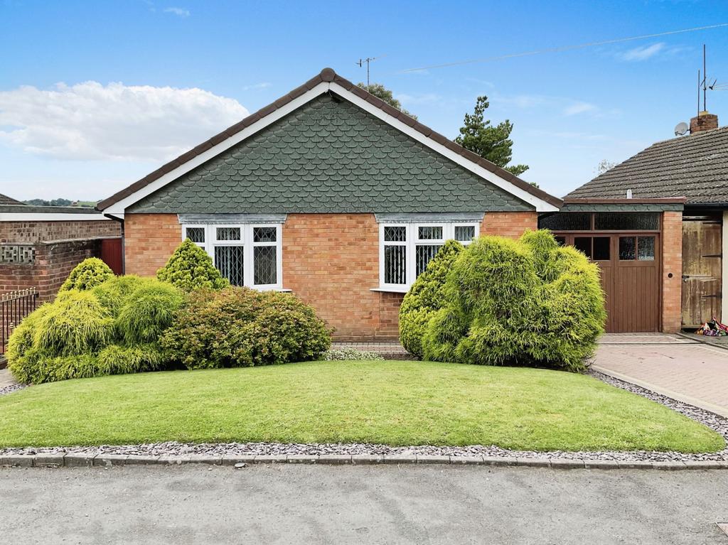 Love Lane, Stourbridge DY8 2 bed detached bungalow - £375,000