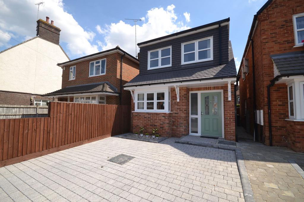Lovers Walk, Dunstable LU5 3 bed detached house - £345,000