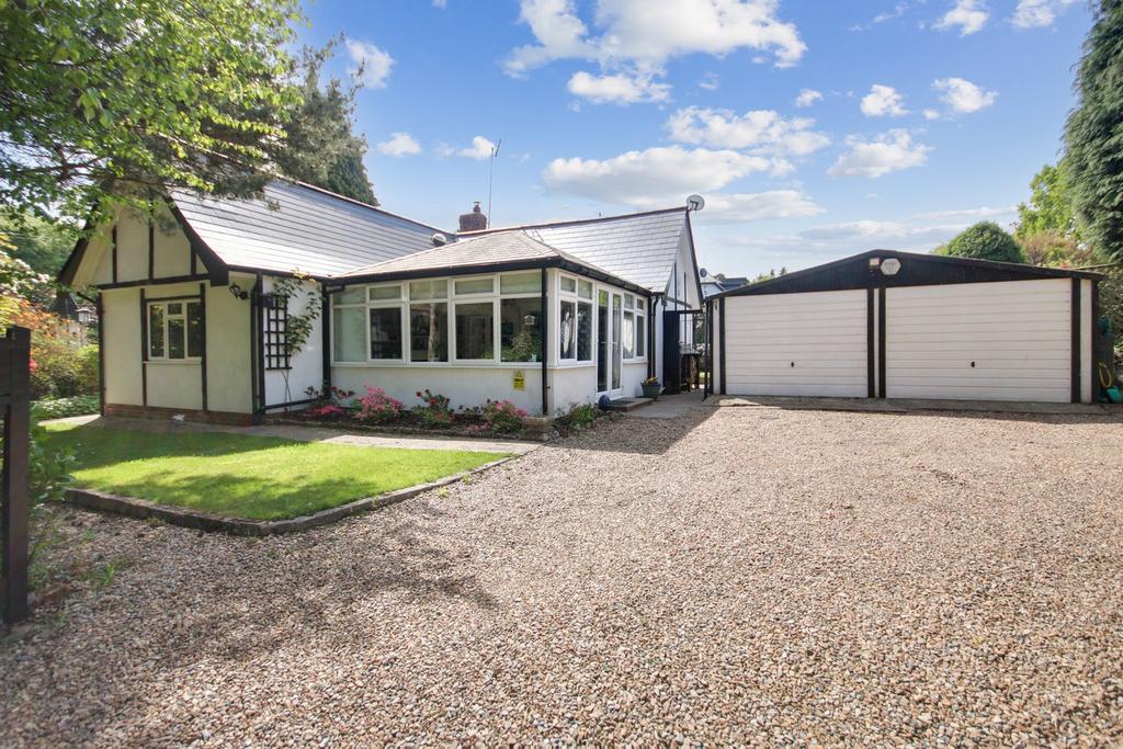 Felcourt Road, Felcourt, RH19 2 bed detached bungalow - £700,000