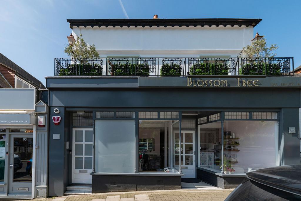 Stanmore Hill, Stanmore HA7 4 bed link detached house for sale - £1,250,000