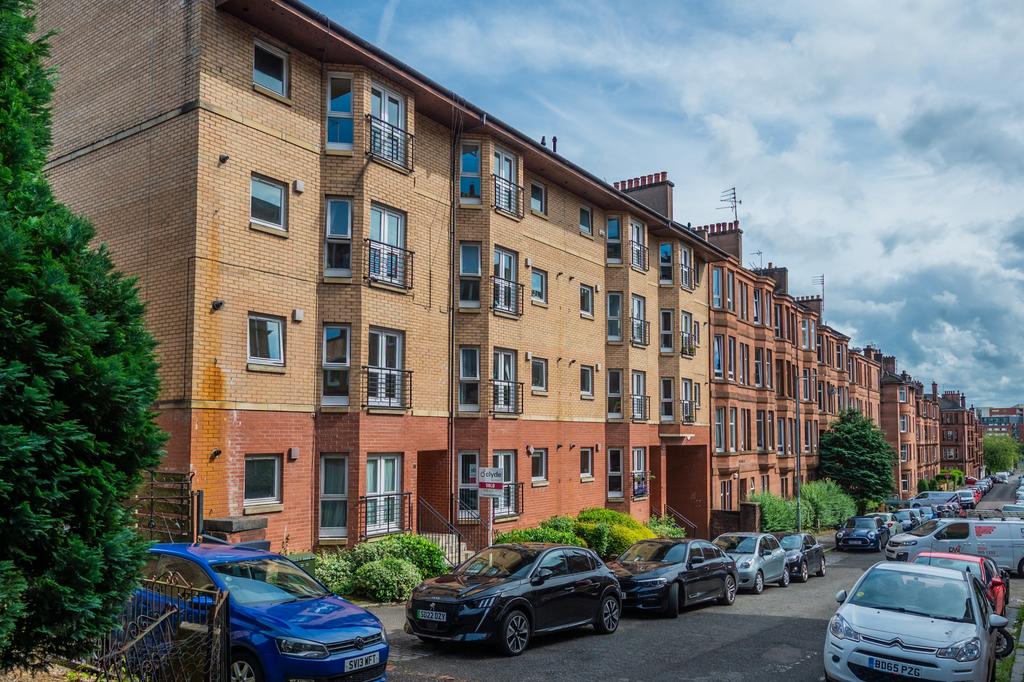 Apsley Street, Flat 3/2, Partick... 2 bed flat - £155,000