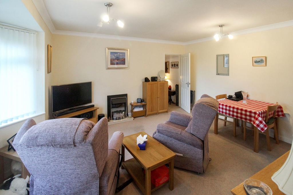 Hulton Close, Congleton CW12 1 bed ground floor flat for sale - £120,000