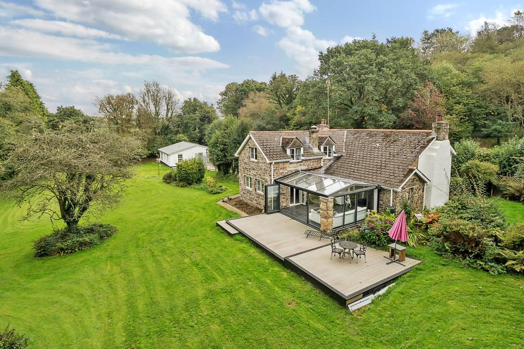 Callington PL17 3 bed detached house for sale - £675,000