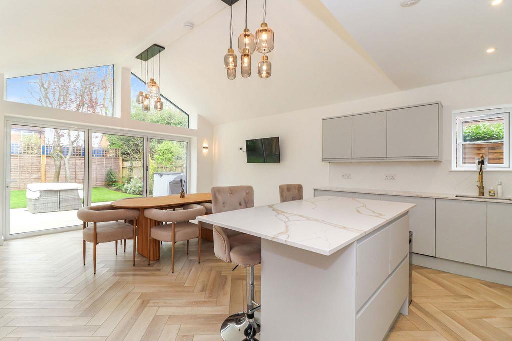 High Wycombe HP14 4 bed detached house for sale - £775,000