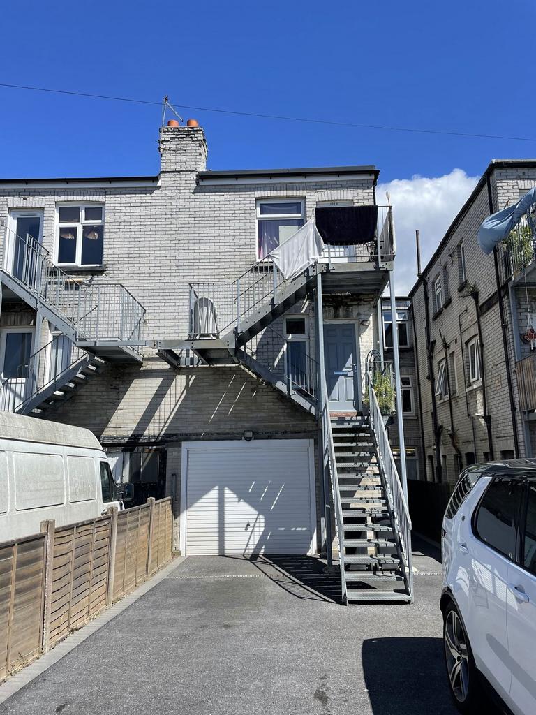 Tuckton Road, Bournemouth BH6 3 bed flat - £209,950