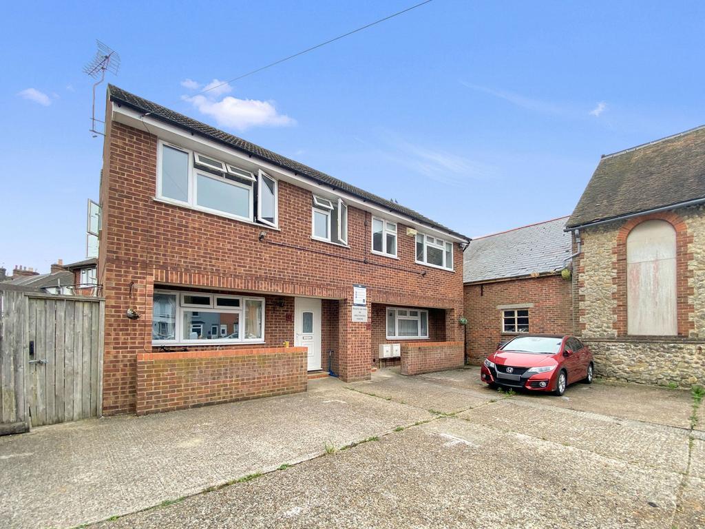 Lower Denmark Road, Ashford TN23 2 bed flat - £180,000