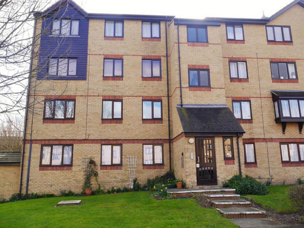 Chestnut Road Vange, Basildon, SS16 1 bed flat - £900 pcm (£208 pw)