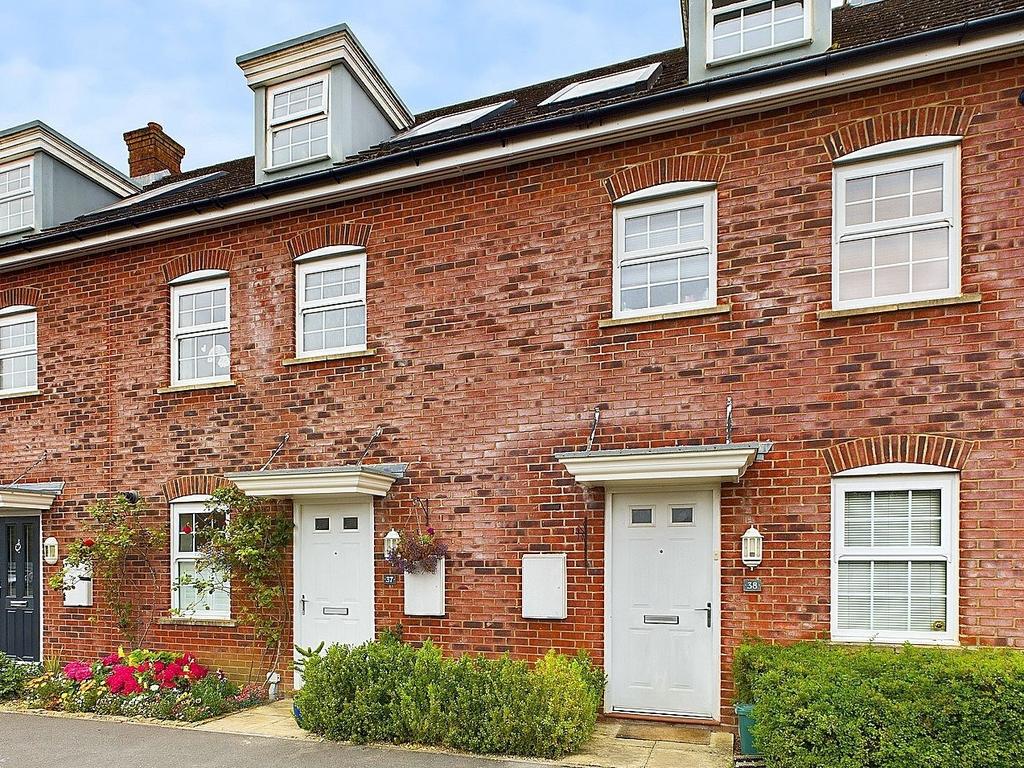 Kiln Avenue, Chinnor, Oxfordshire 3 bed townhouse - £475,000