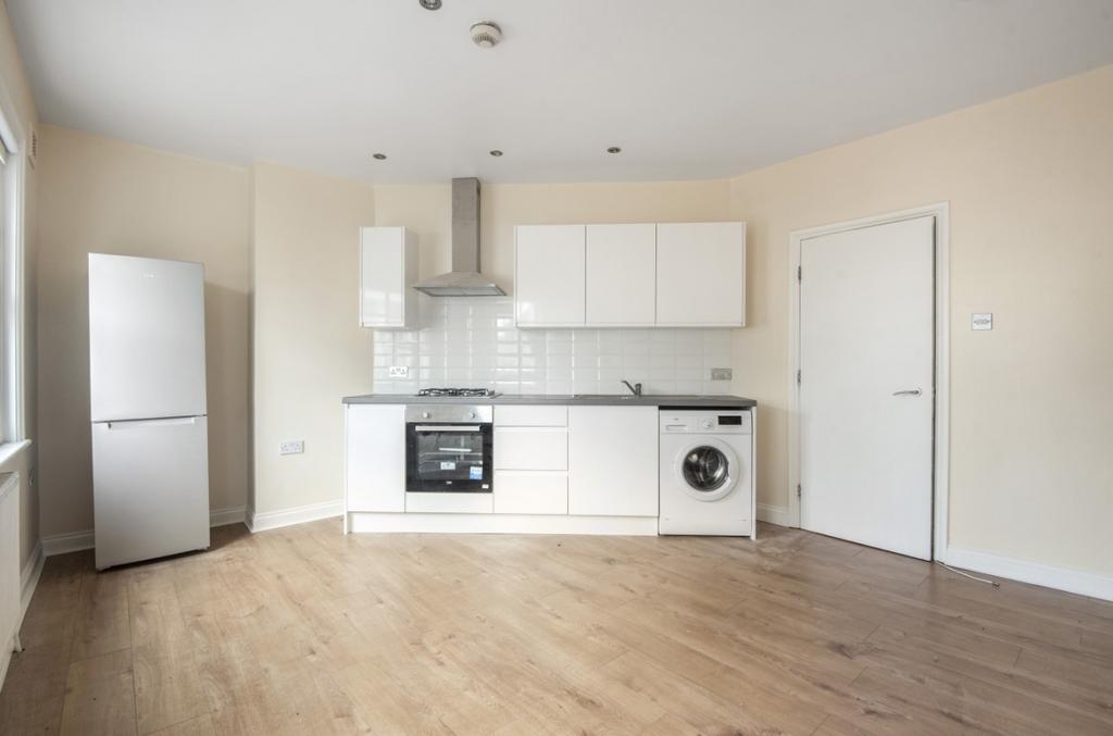 Mitcham Road London SW17 2 bed flat - £1,850 pcm (£427 pw)