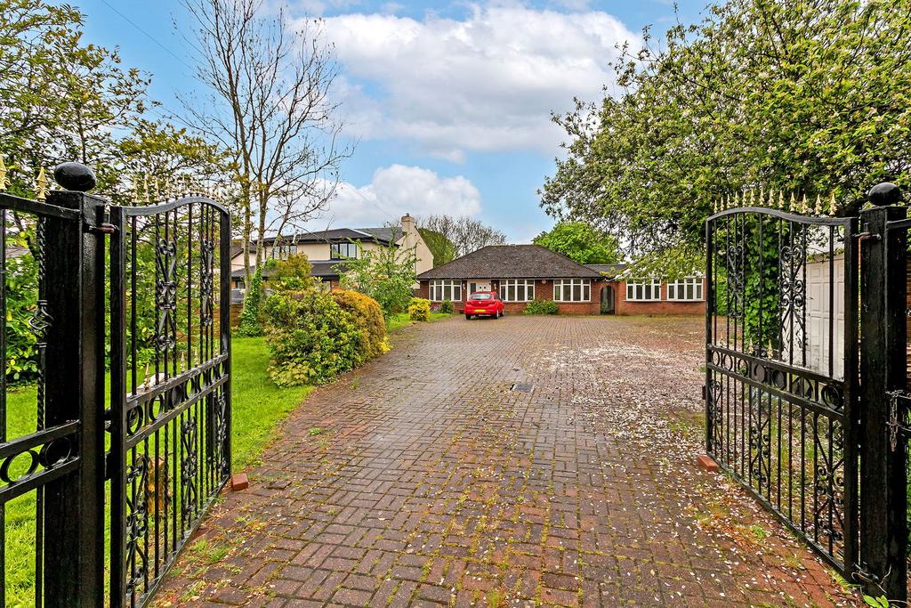 Fishers Green, Stevenage SG1 4 bed detached bungalow - £775,000