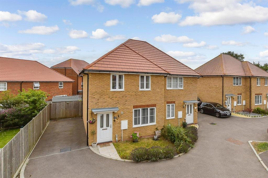 Rhondda Vale, Aylesham, Canterbury, Kent 3 bed semi-detached house - £ ...