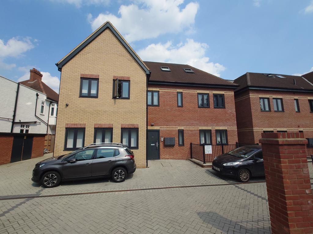 Gunnersbury Avenue, London, W5 1 bed flat - £2,250 pcm (£519 pw)