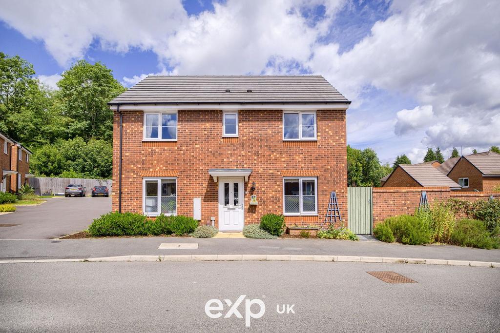Hawker Close, Birmingham B31 3 bed detached house - £367,500