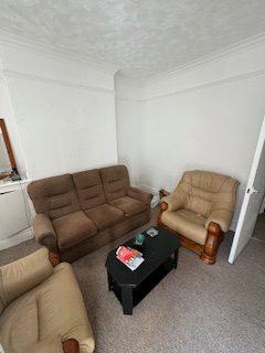 3 Bed House – Wolverton Road... 3 bed terraced house - £1,050 pcm (£242 pw)