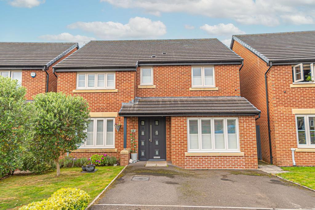 Castle Way, Rogerstone, NP10 4 bed detached house - £440,000